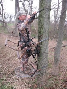 How To Use a Climbing Tree Stand (Complete Guide)