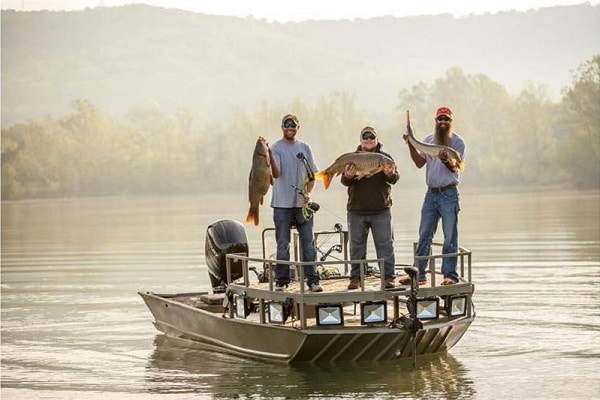 8 Best Bowfishing Boats of 2022 with Buyer's Guide | Outdoor Empire ...